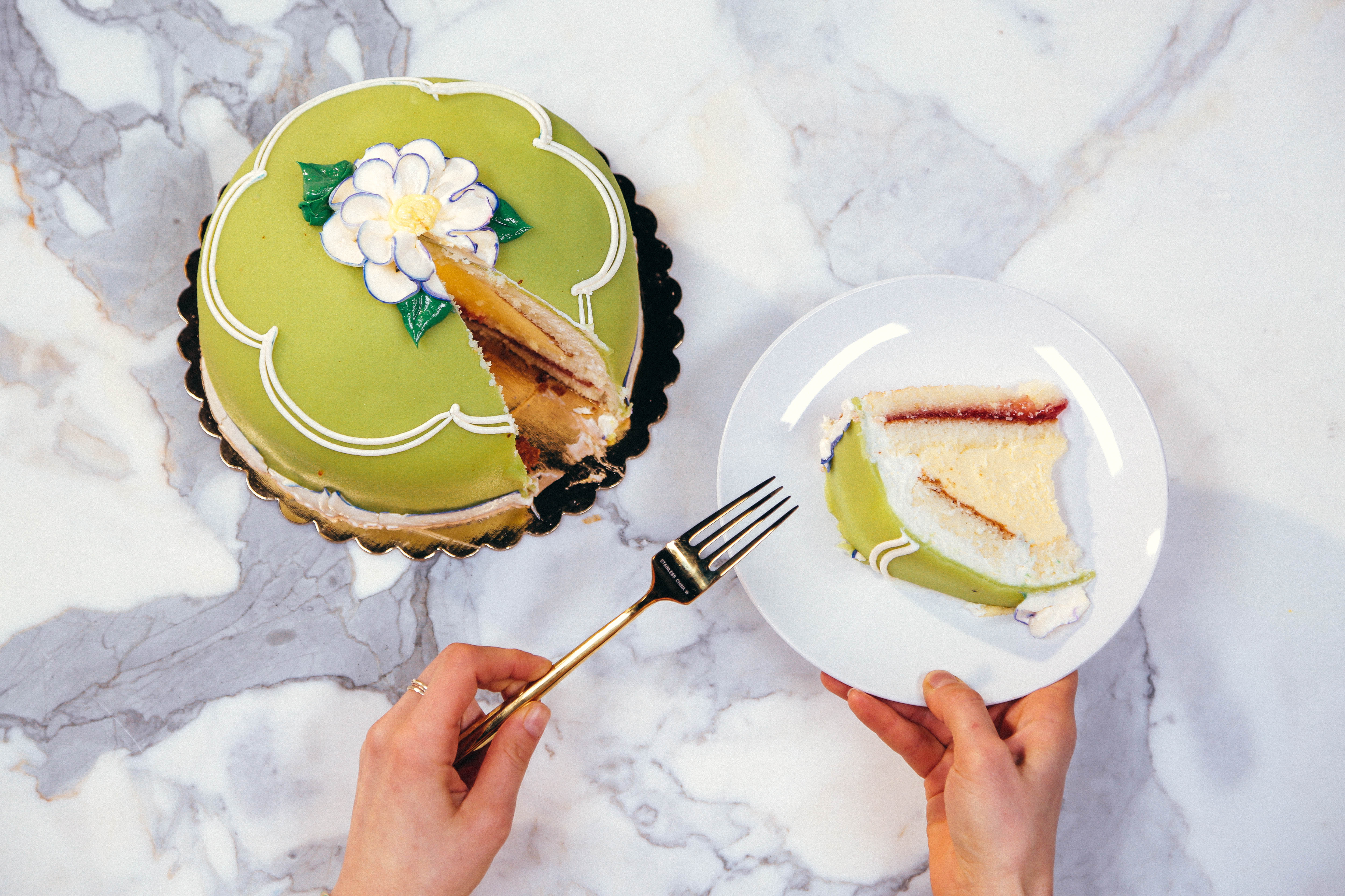 How To Slice a Cake | Cake Basics – Makeful