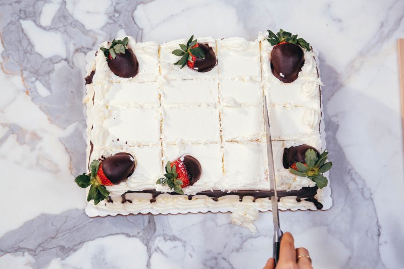How To Slice a Cake | Cake Basics – Makeful