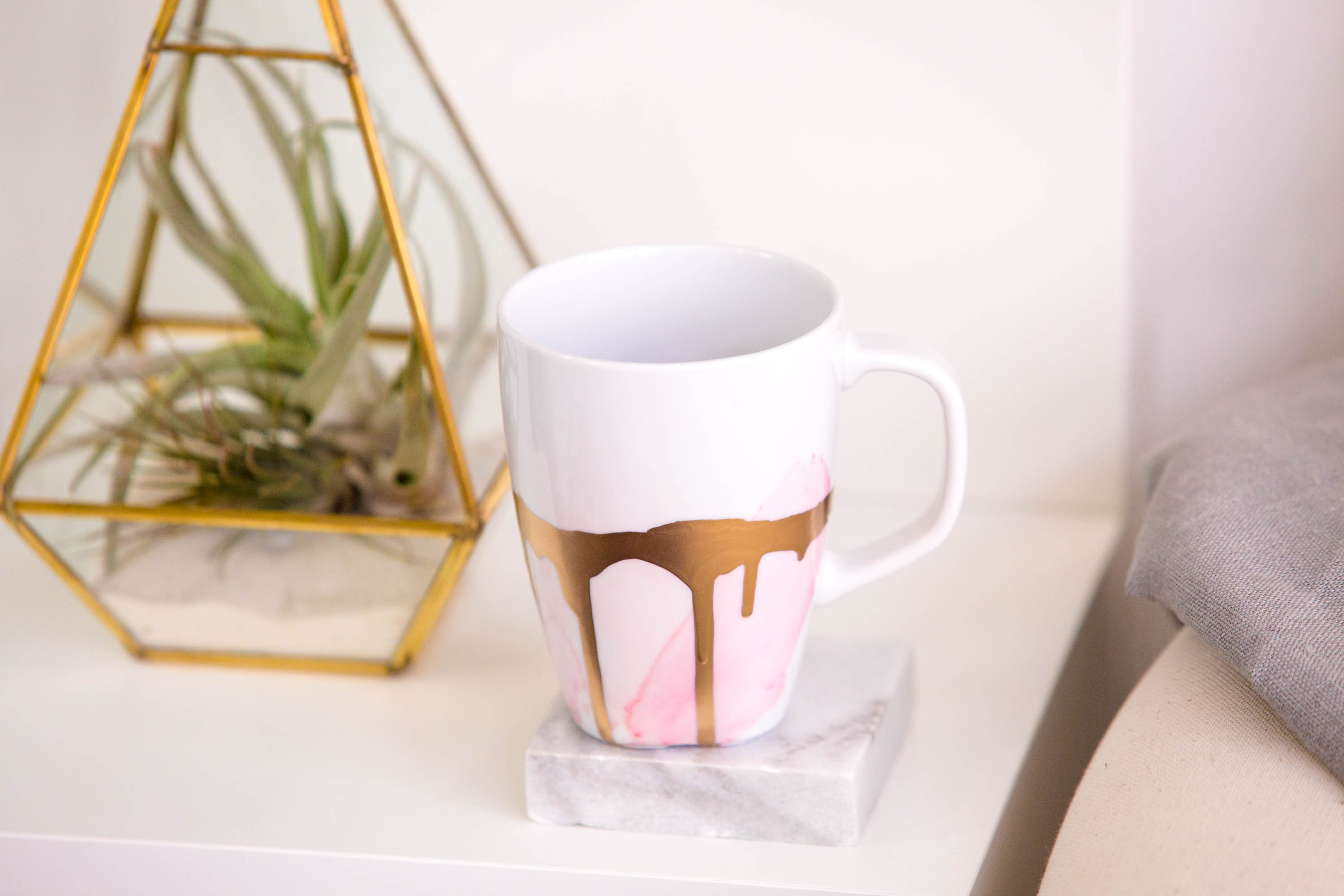 DIY Liquid Gold Leaf + Alcohol Ink Mugs – Makeful