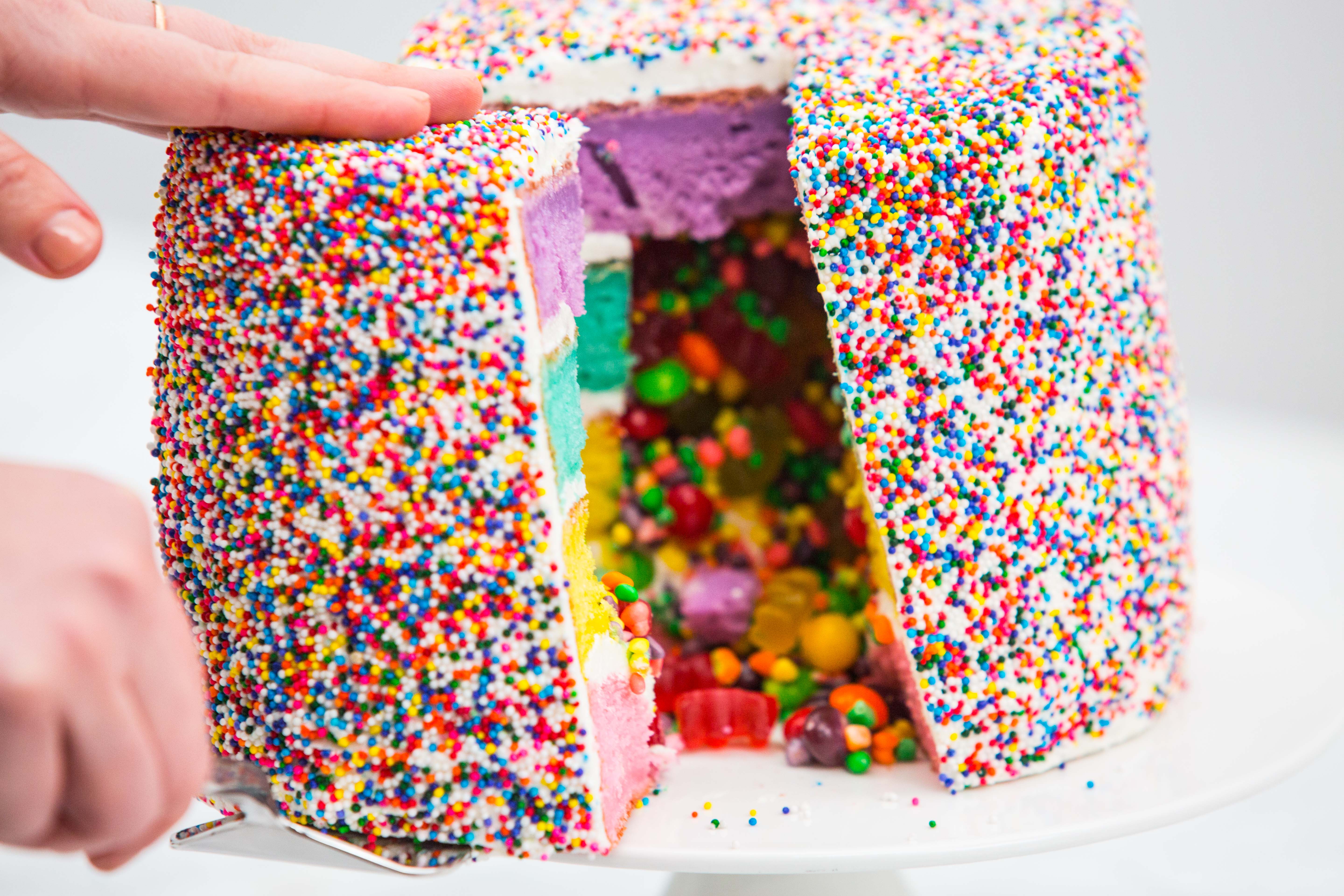 Sweet Candy-Filled Piñata Cake – Makeful