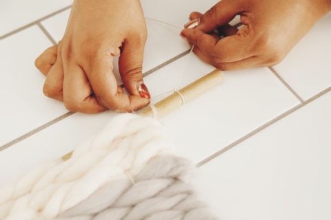 DIY Hand Woven Wool Roving Wall Hanging – Makeful
