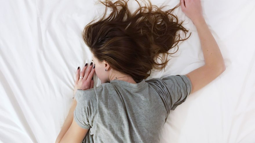 6 Easy Ways to Get Your Beauty Sleep – Makeful