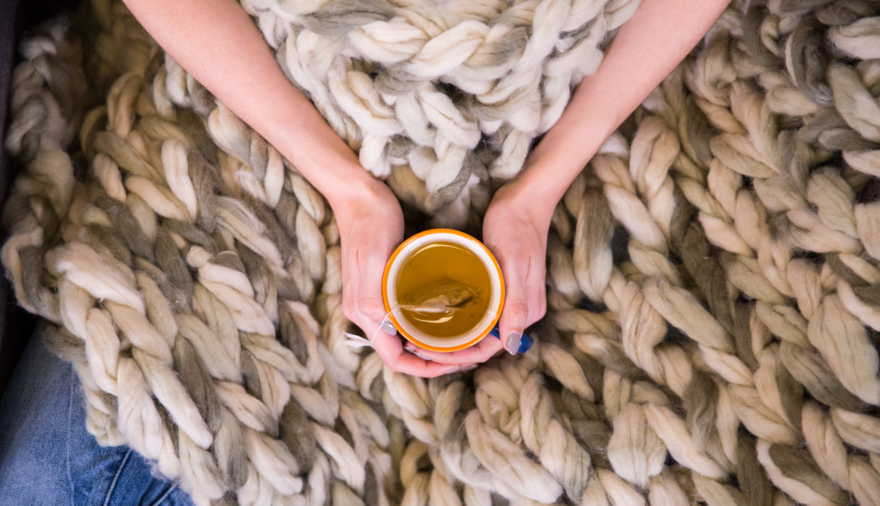 This DIY Arm Knitting Tutorial Will Keep You Cozy – Makeful